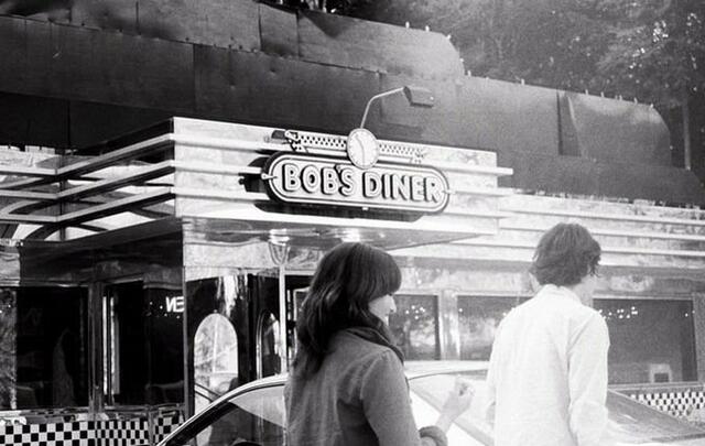 Jung & schön | Szenenbilder und Poster | Film | critic.de